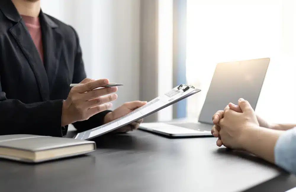 The Differences Between Consultant and Advisor